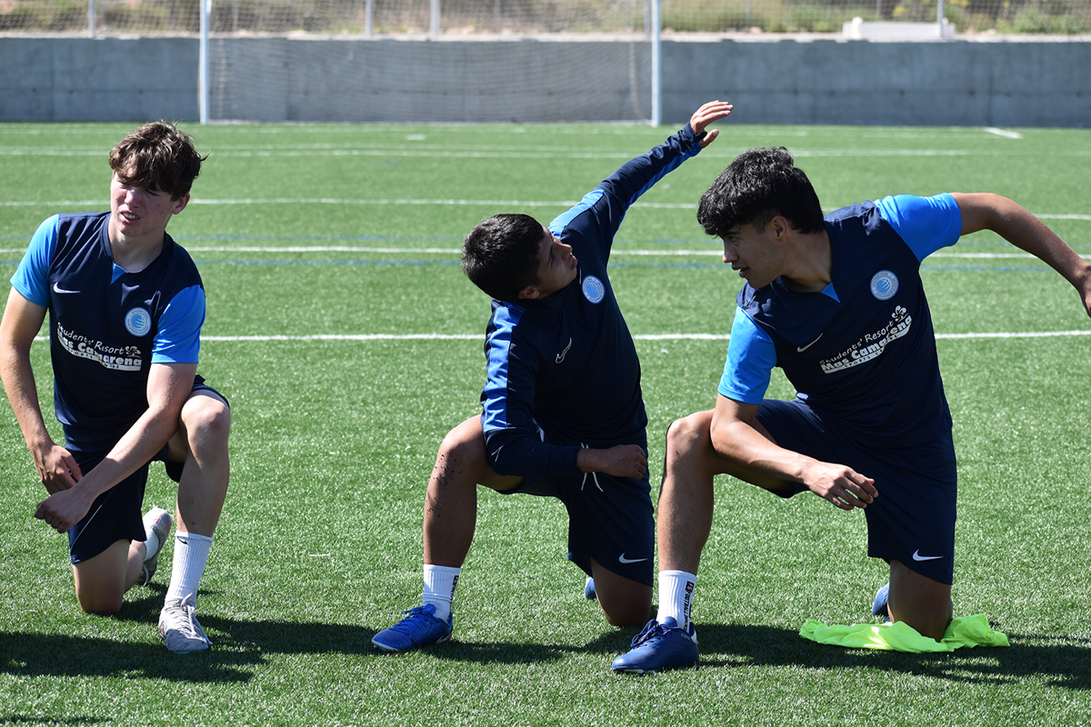 Soccer Stretching Routines Before and After Training - IDA Valencia