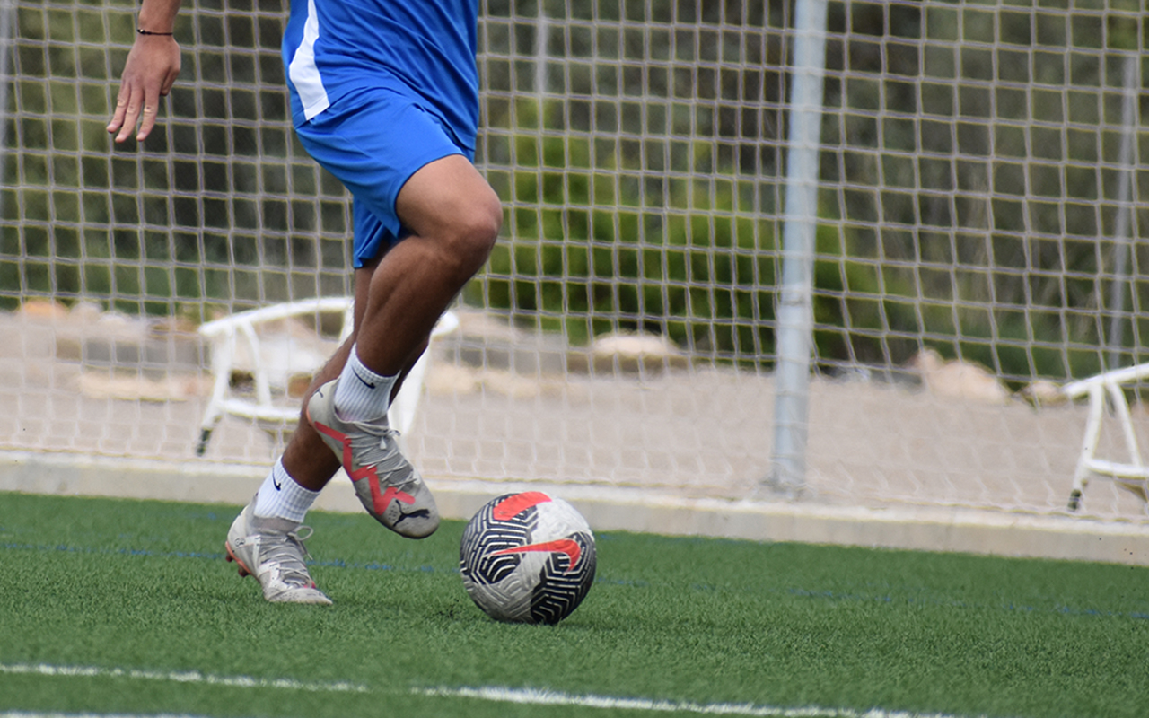 How to Improve Your Soccer IQ on the Pitch - IDA Valencia